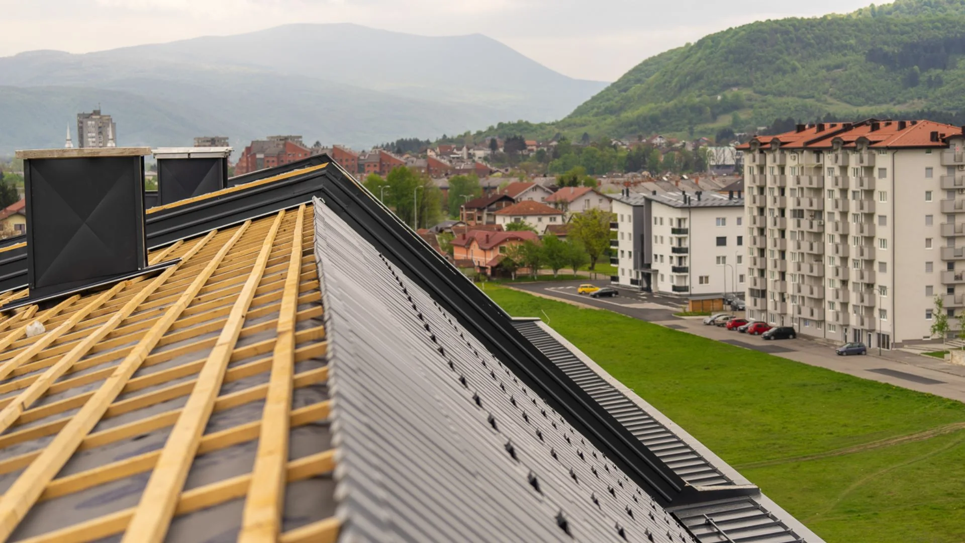 Važnost pokrovnog materijala, krova i lim kao pokrov objekata